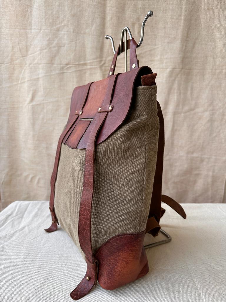 Unisex Canvas backpack with Handstained leather Trims – sonesexport